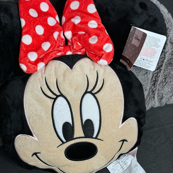 Primark | Bedding | Nwt Primark Exclusive Disney Minnie Mouse Cushion ...